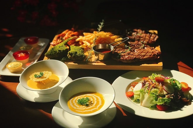 Topping Beef menu có gì đặc biệt? Giá bán và chất lượng ra sao?